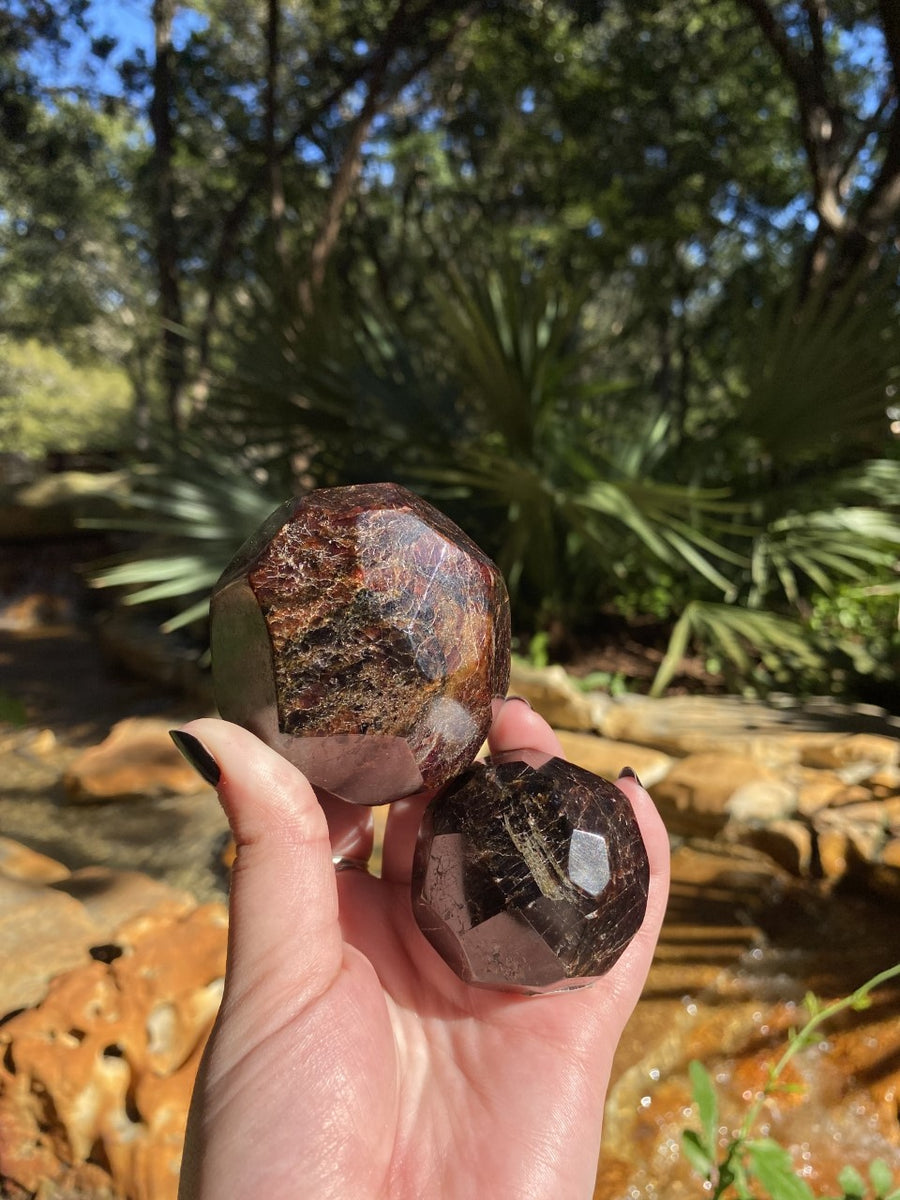 Garnet Meatball – Natural Bridge Caverns